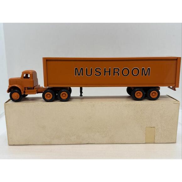 Toys | Mushroom Freight With 900 Cab 1974 Winross 164th Scale Tractor ...